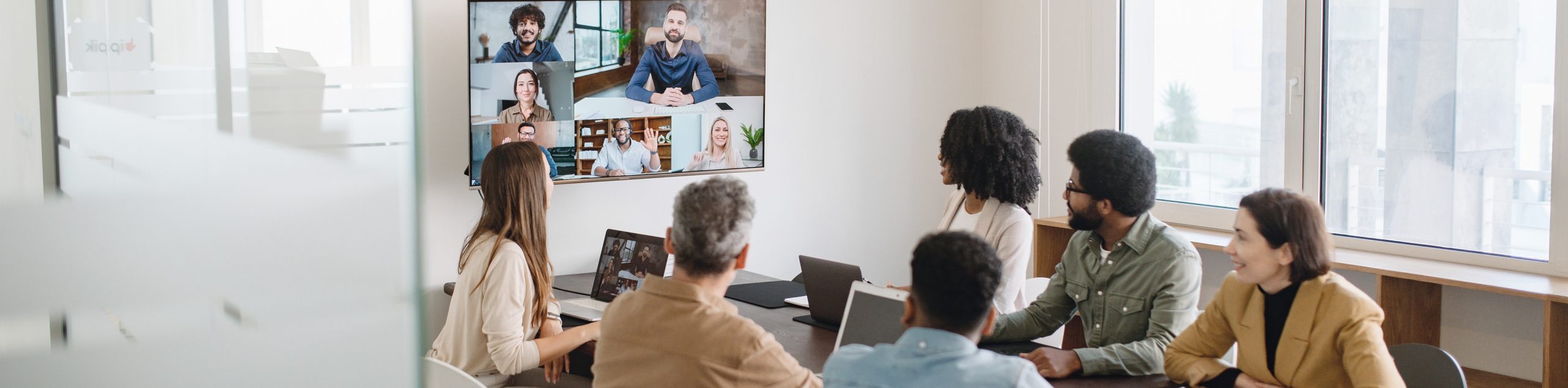 How to Manage Hybrid Working in the Workplace | Nockolds